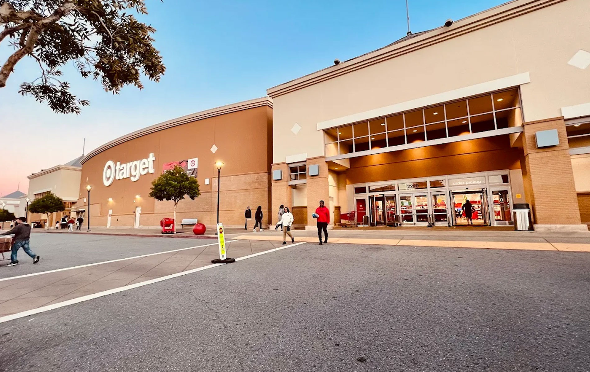 Bridgepointe Shopping Center | Sterling Organization